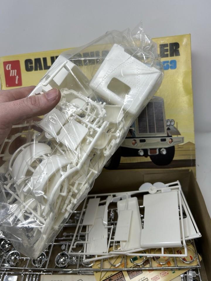 AMT Peterbilt 359 California Hauler 1/25 Model Truck Kit | eBay