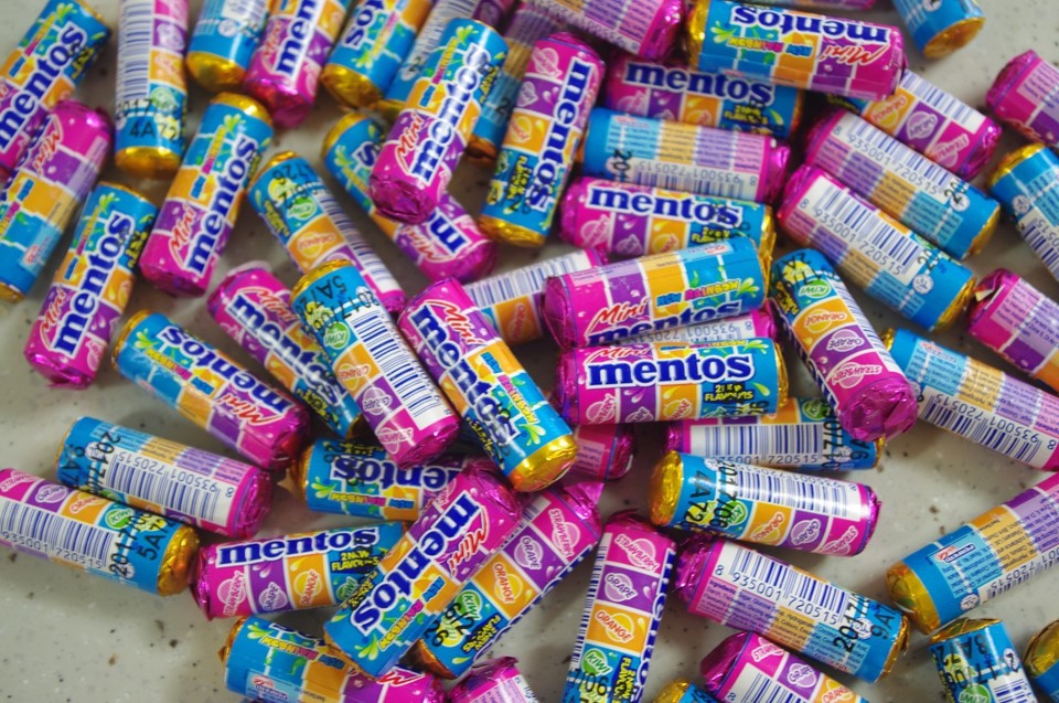 Mini Mentos NEW RAINBOW 1,000g(10g x 100ea), 2 NEW FLAVOURS Kids Chewy ...