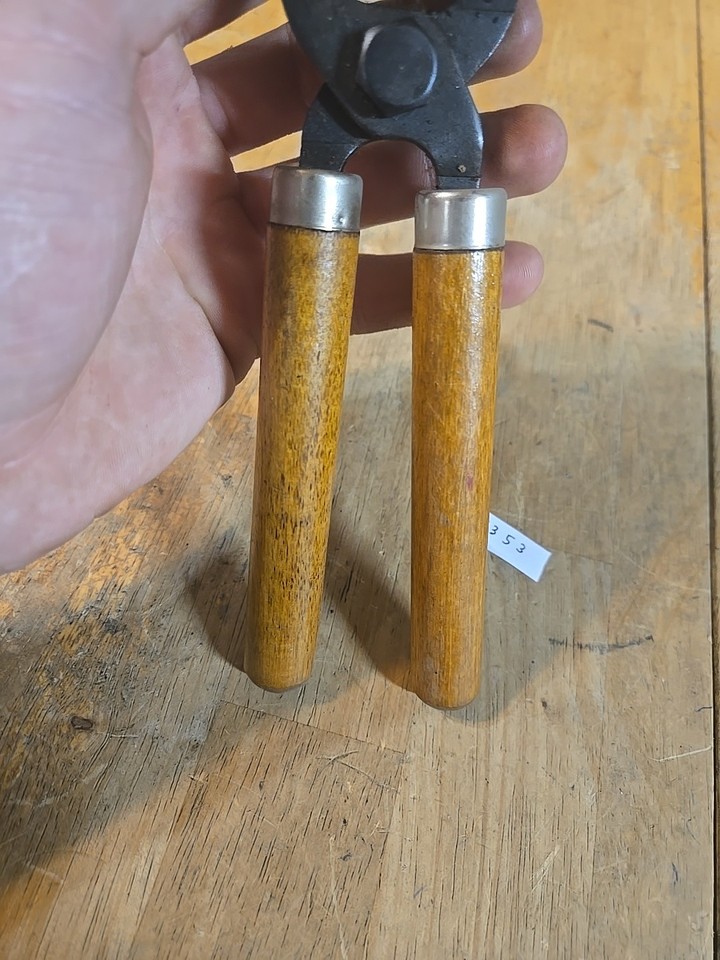 LEE PRECISION #375-130-1R - .375 CAL 130 GR RN BULLET MOLD & HANDLE. 1 ...