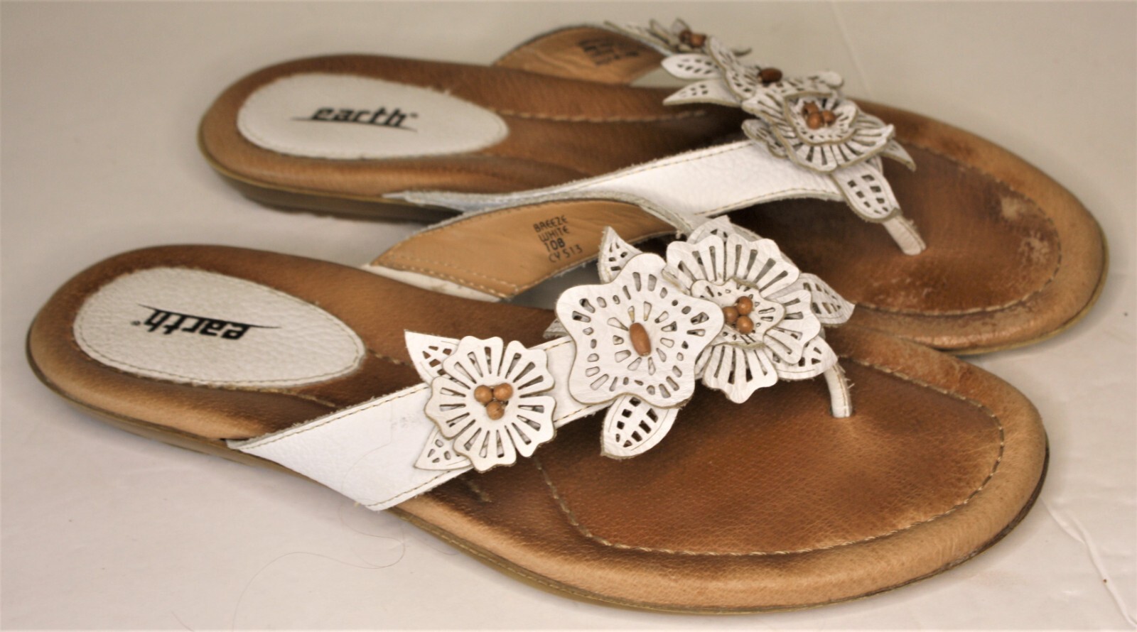 Earth Women's 10 BREEZE White Leather Flower Flip Flo… - Gem
