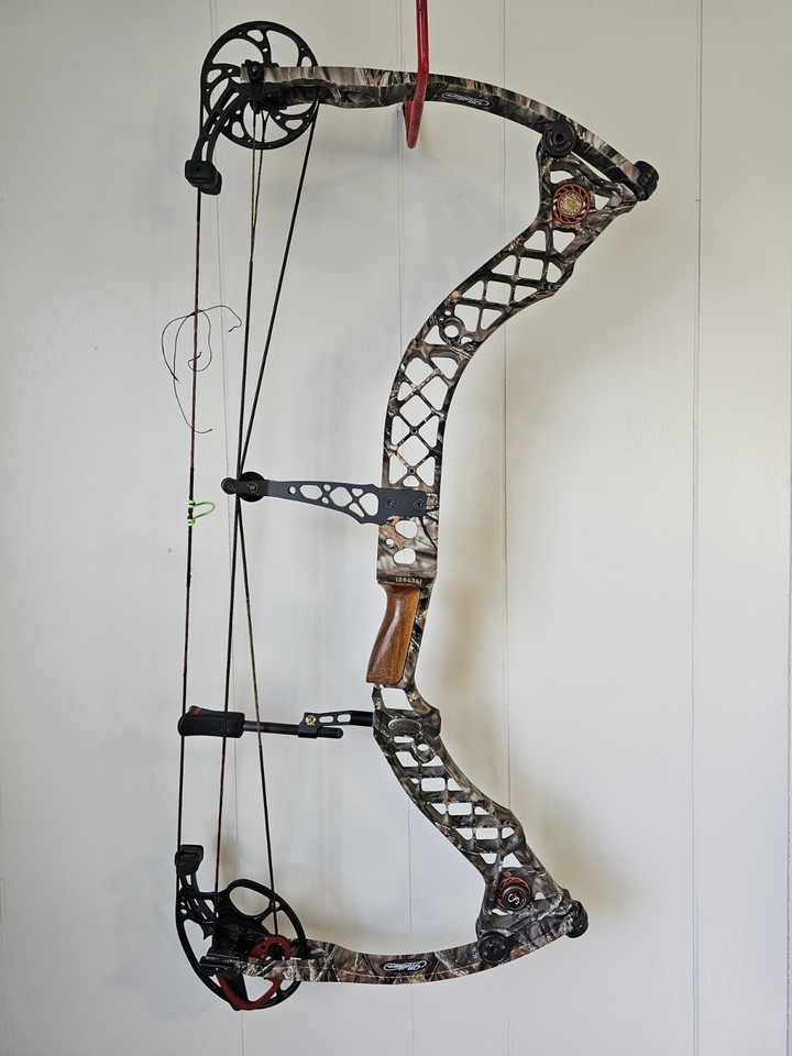 Mathews Z7 Compound Bow 28/70 | eBay