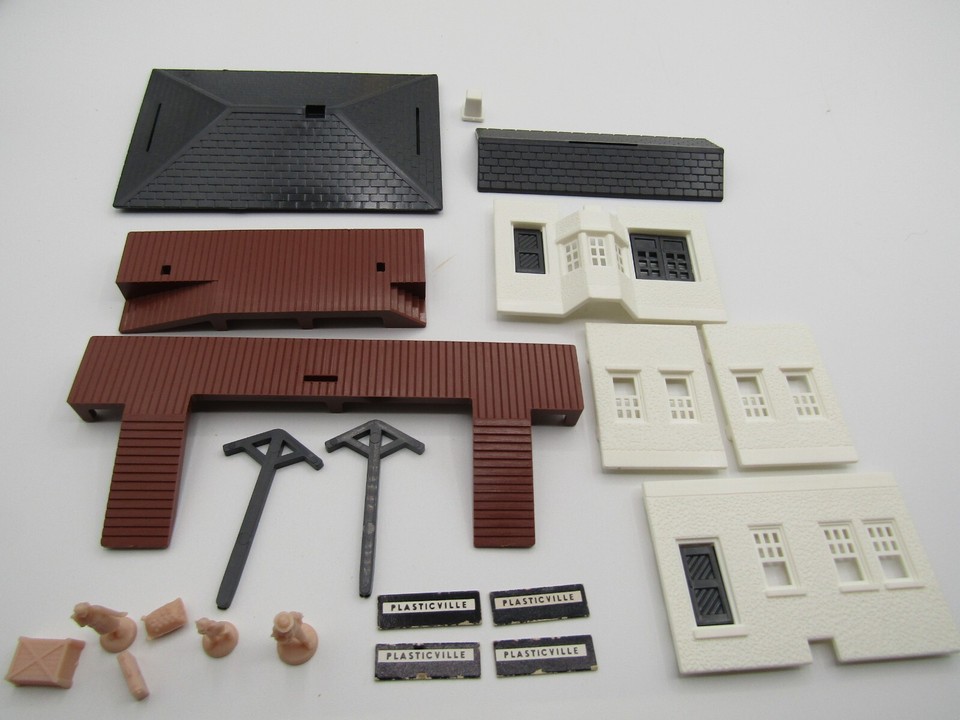 Vintage PLASTICVILLE HO Scale Suburban Station #2806-149 Made In USA ...