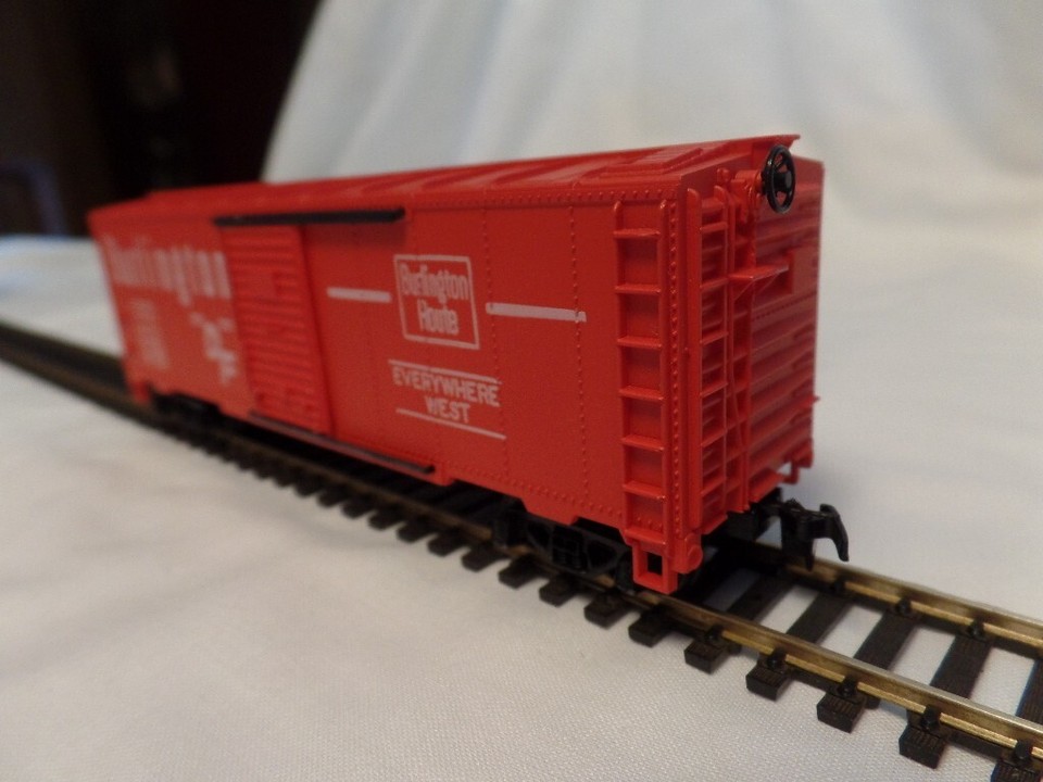 Ho Box Car Orange Burlington CB & Q 19720 Sliding doors | eBay