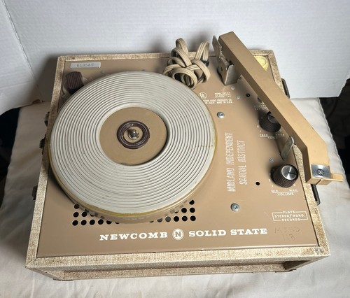 Newcomb Solid State portable suitcase record player EDT-15C Vintage ...