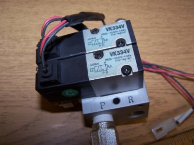 SMC 2 Solenoid Valves VK334V-5G 24V (3-port 2-way) on Manifold VV3K3 ...