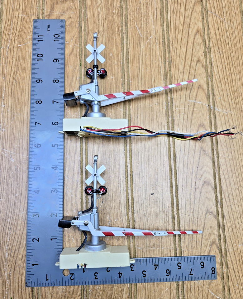 2 HO Scale Banjo Railraod Train Track Signals w/ Electrics Base ...