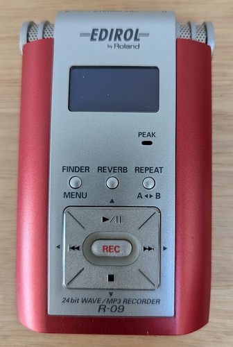 Edirol Roland R-09 24 bit Wave MP3 Recorder with tripod, case, cables ...