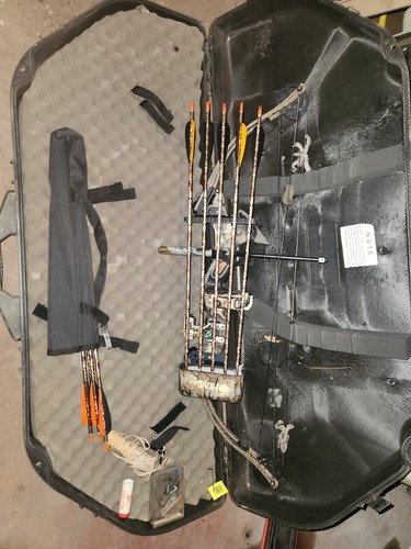 Hoyt Raptor Carbonite Compound Bow (RIGHT HAND) with Case and extras | eBay