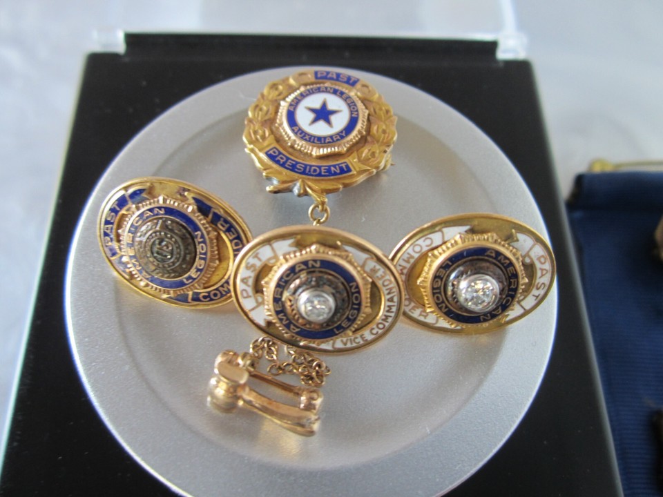 LOT OF VTG AMERICAN LEGION PAST PRESIDENT PINS 4 ARE 10K SOLID GOLD 2 W ...