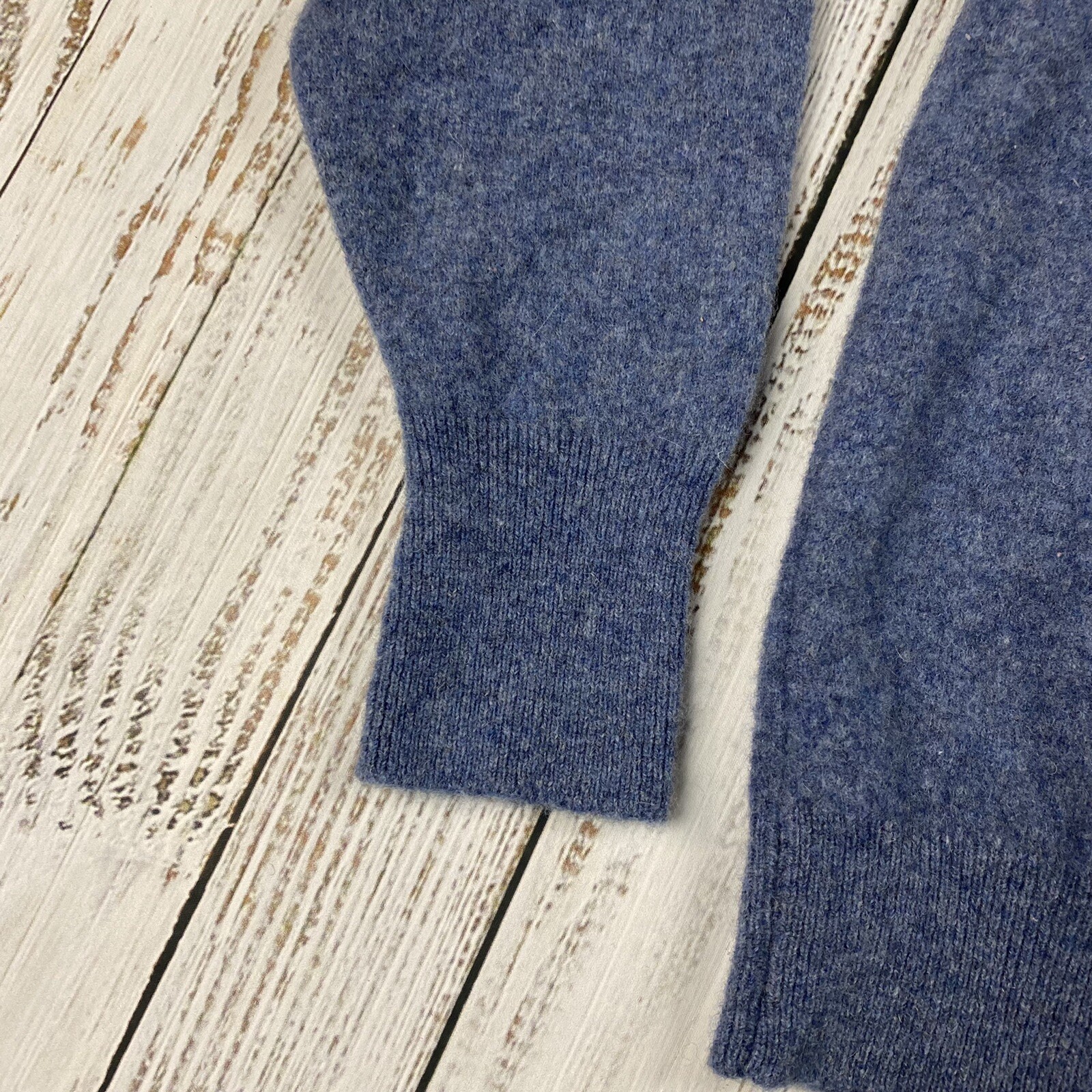 LL BEAN VINTAGE 100% LAMBSWOOL V NECK SWEATER LARGE L BLUE SCOTLAND SEE ...