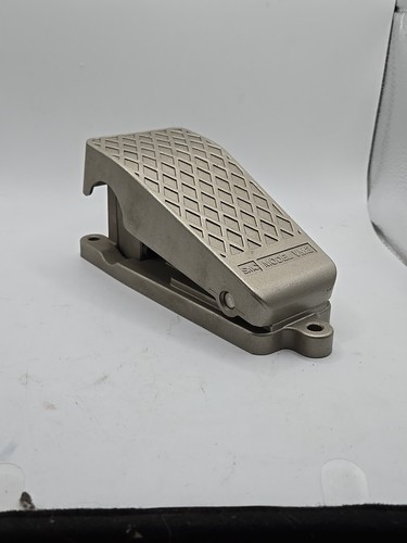 SMC VM22 VM2 Foot Pedal Valve Pneumatic Switch, 2-Port Valve, 1/4" NPT ...