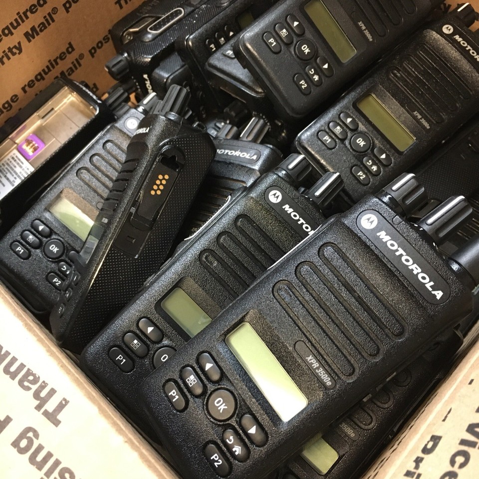 Motorola MOTOTRBO XPR3500e UHF AAH02RDH9VA1AN Two Way Radio w Charger ...