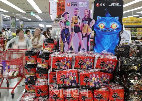 kpop demon hunters ramen collab Shin Ramyun korean noodles 5 pack of ...