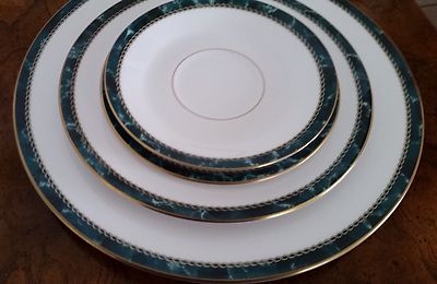 Royal Worcester Medici Green Rim - One 5 Piece Place Setting Plus 4 ...