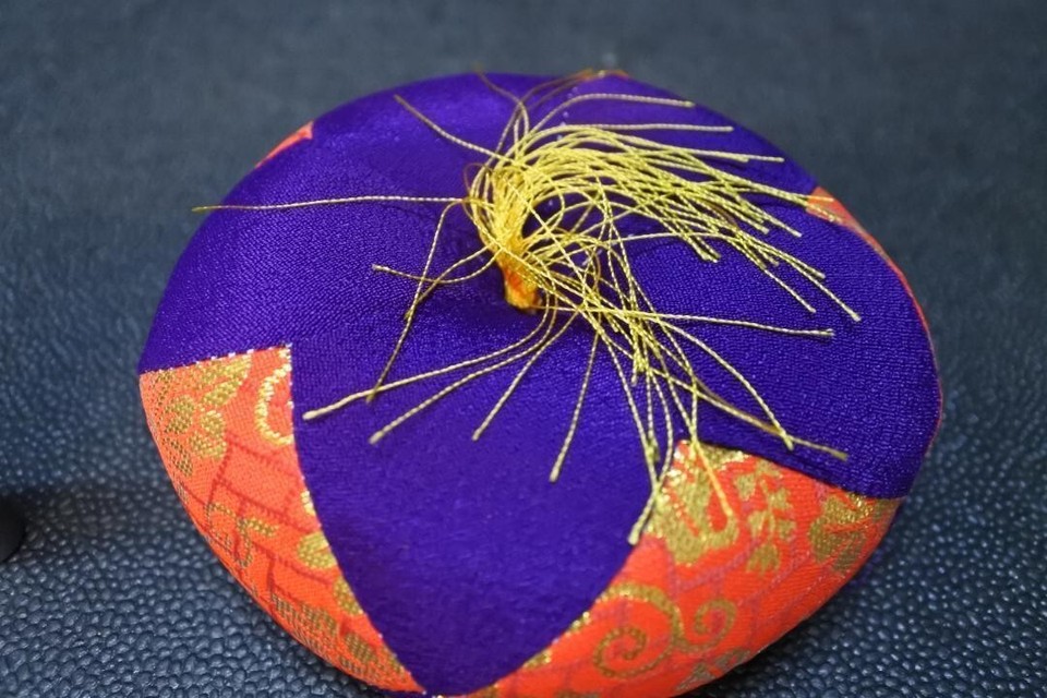 ORIN Japanese Vintage Buddhist Singing Bowl Bell stand D 10cm Gold leaf ...