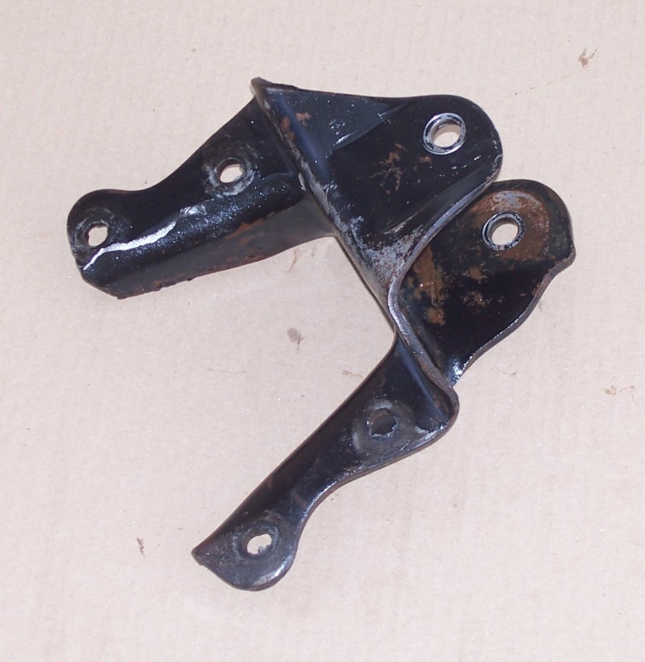 87 - 97 FORD OBS F250 F350 LEFT FRONT AXLE LEAF SPRING REAR FRAME MOUNT ...