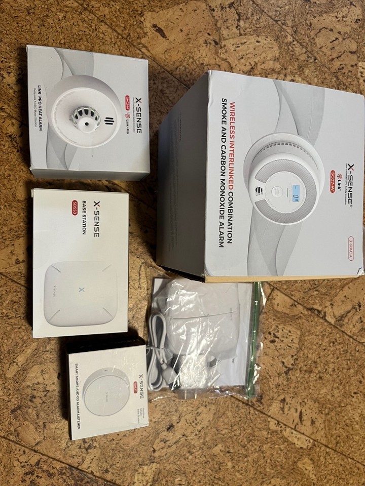 X-Sense Base Station, Listener, Heat Alarm, and 3 Smoke alarm / Carbon ...