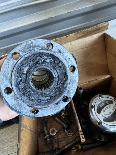 Warn 9072 Locking Hubs Dana 44 Ford Chevy Dodge 3/4 Ton 19 Spline ...