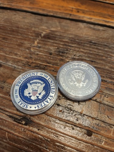 2021-2025 Donald Trump Coin President Coin IN GOD WE TRUST Coins. Cases ...