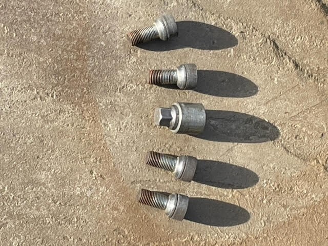 VW Passat. Secure wheel locking bolts + socket set for VW Passat B6 ...