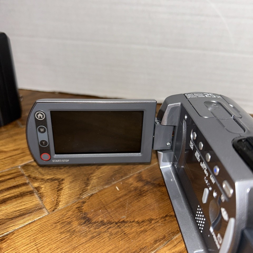 SONY DCR-SR82 Handycam Digital Video Camera/ Camcorder 60GB W/ Battery ...