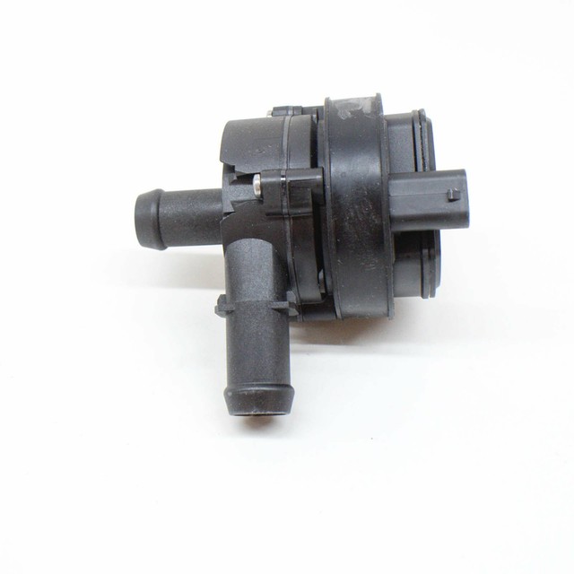 Mercedes-Benz GLA X156 Low Temperature Coolant Pump A0005000686 Genuine ...