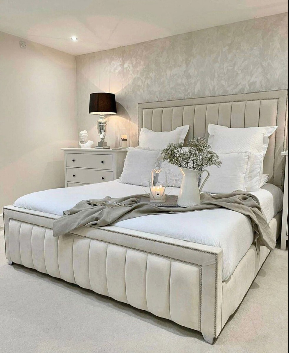 Upholstered Bed With Border Addison Queen Upholstered Bed