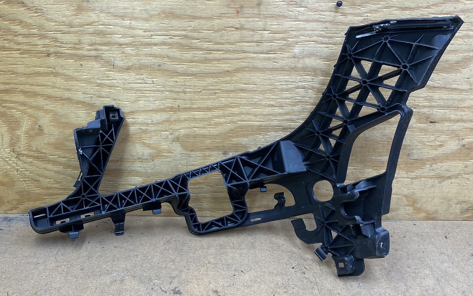 2007-2014 MERCEDES BENZ W204 FRONT HEADLIGHT BRACKET RIGHT SIDE ...