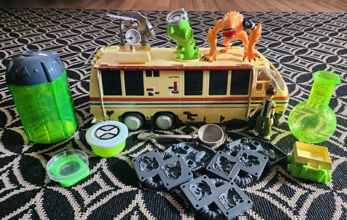 Bandai Ben 10 Alien Laboratory Rust Bucket RV Grandpa Max 2006 W ...