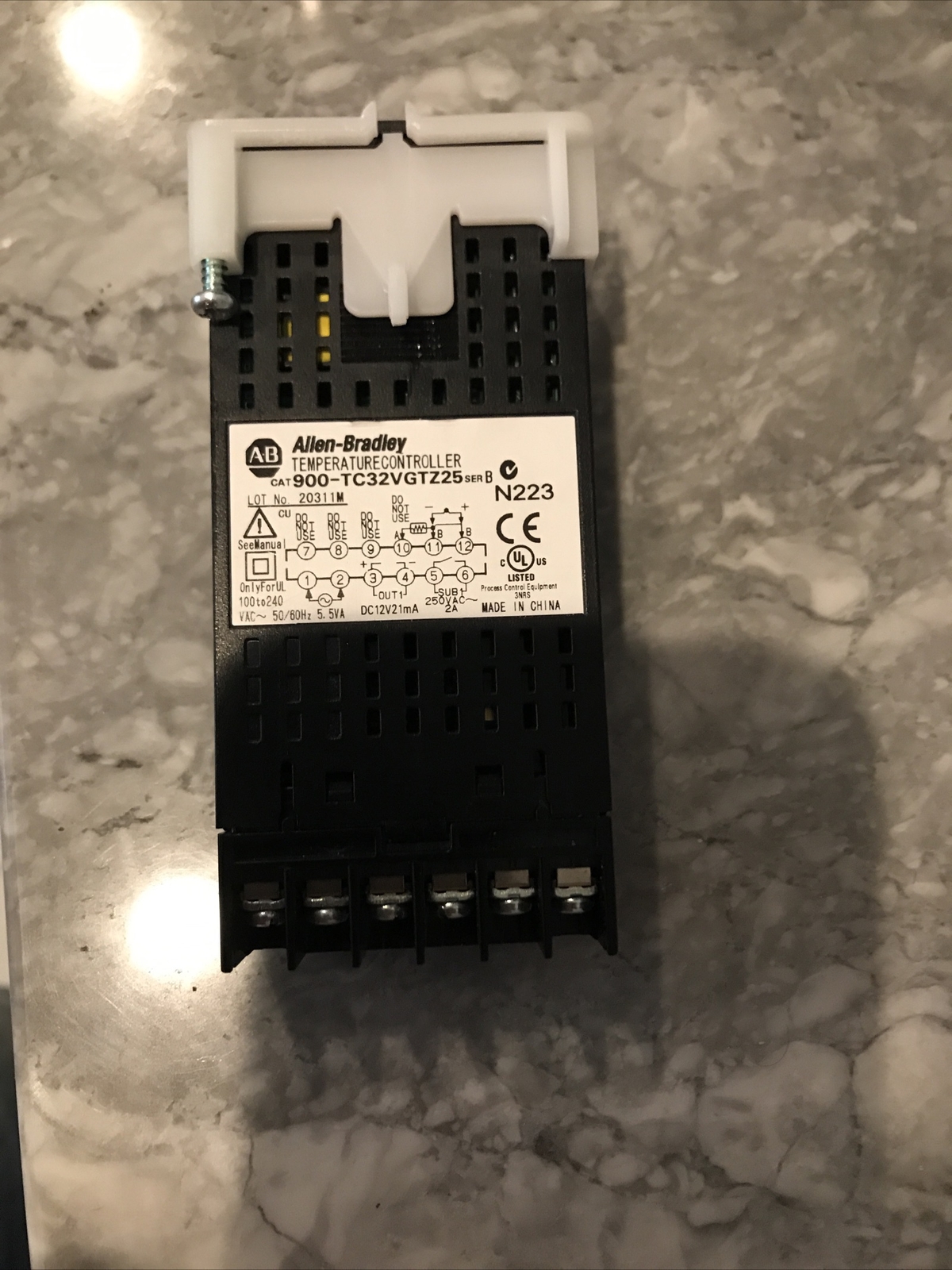 Allen Bradley Temperature Controller Compact Cat 900-tc32vgtz25 Series ...