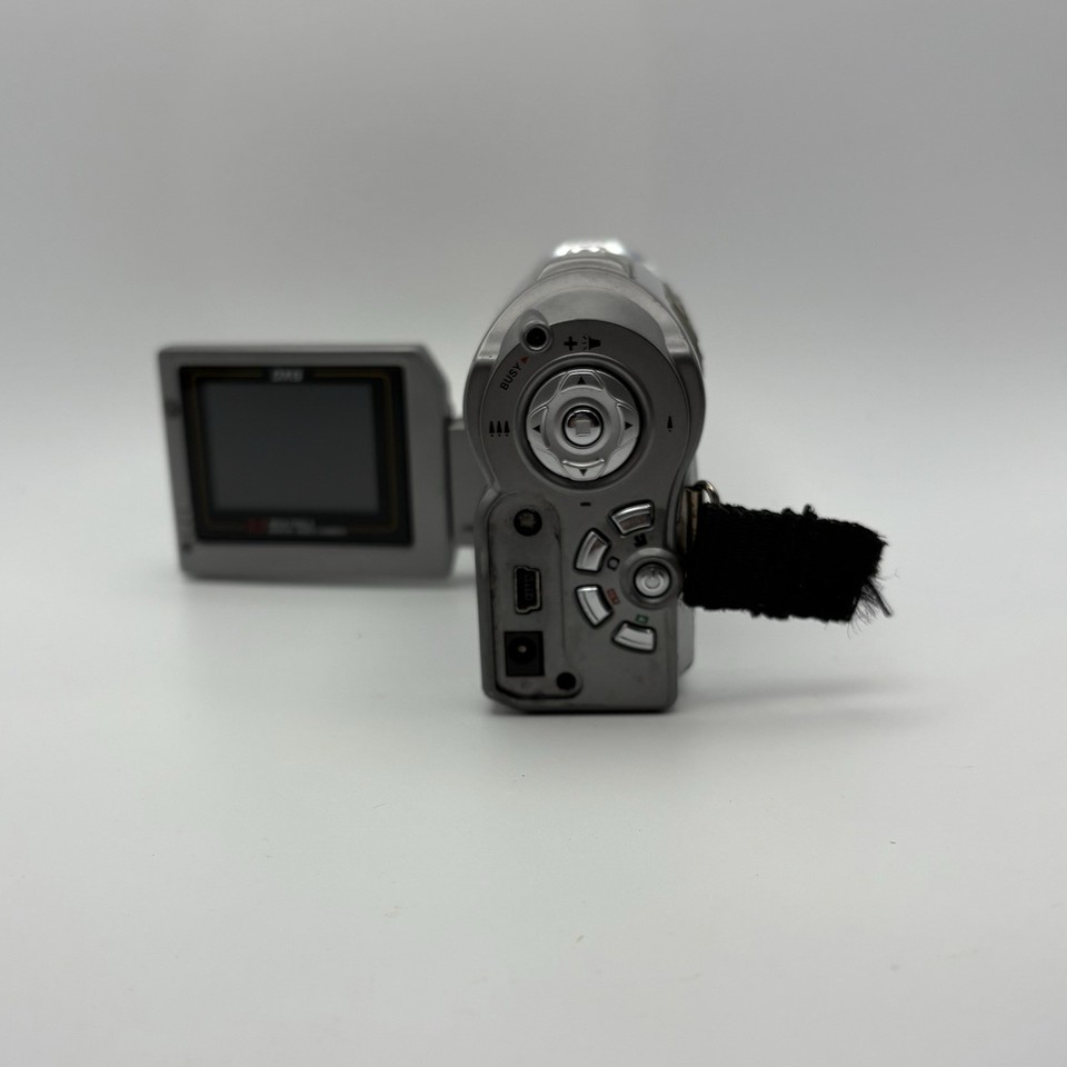DXG 301V 3.2MP Digital Video Camera DVC MPEG4 SD Card - MISSING STRAP ...