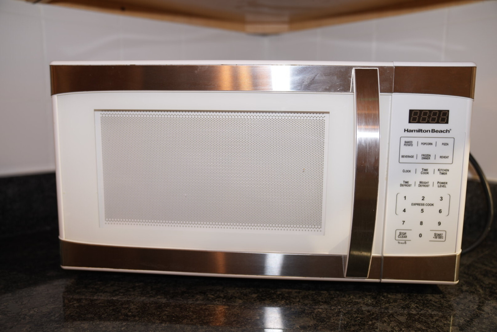 Hamilton Beach 1.1 Cubic Feet White With Stainless Steel Microwave | eBay