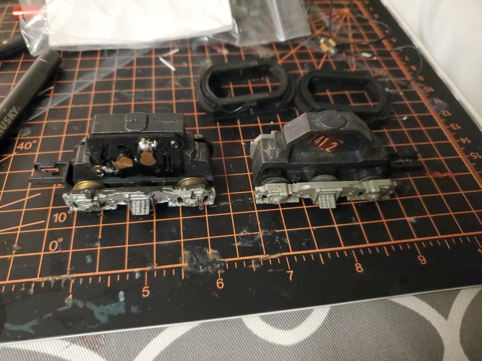 Ho Scale F7 , F9 Tyco Motor/ truck Set (1 Pair)(Powers up, Needs To Be ...