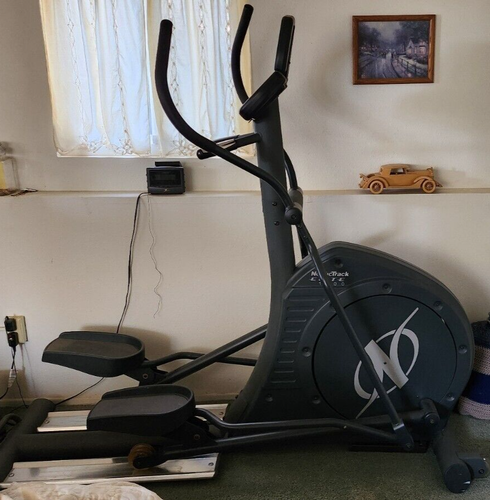 Nordic Track Elite 1300 Front Drive Elliptical Trainer - Excellent ...