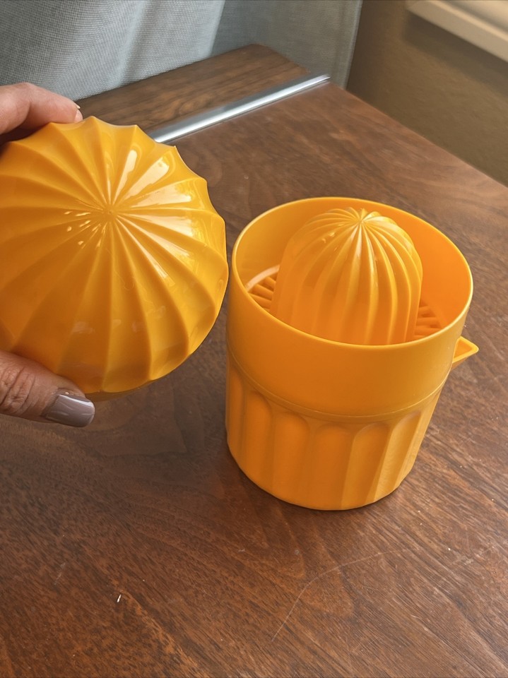 Vintage JUICER Per Alimenti Juicer Pouer Jug Yellow 6",Made in Italy ...