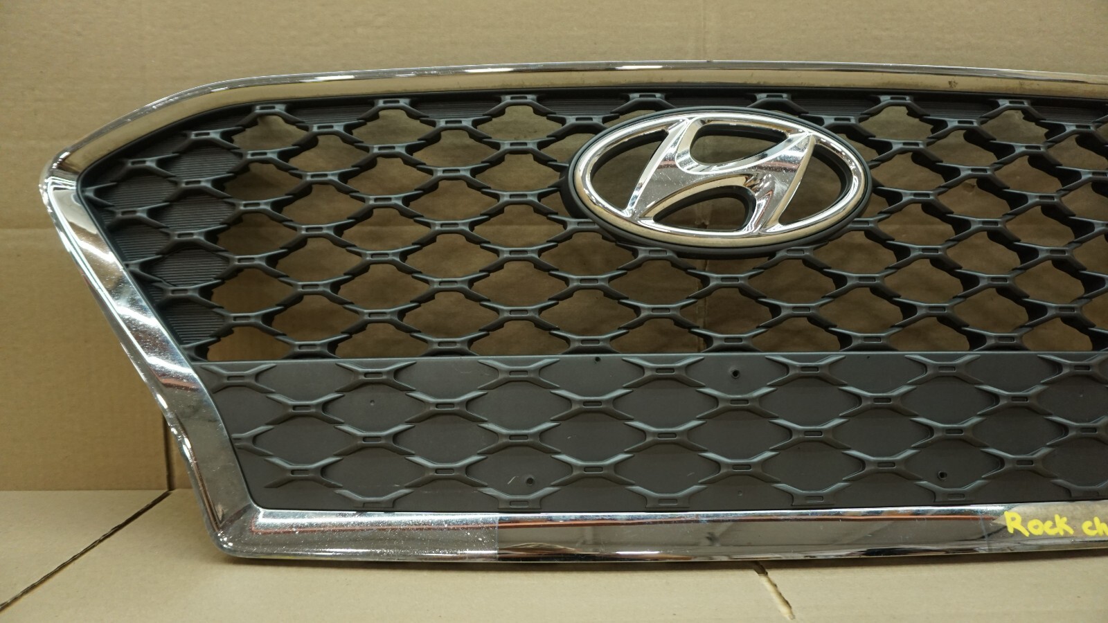 2018-2021 HYUNDAI KONA FRONT BUMPER CENTER GRILL GRILLE OEM 86352-J9100 ...