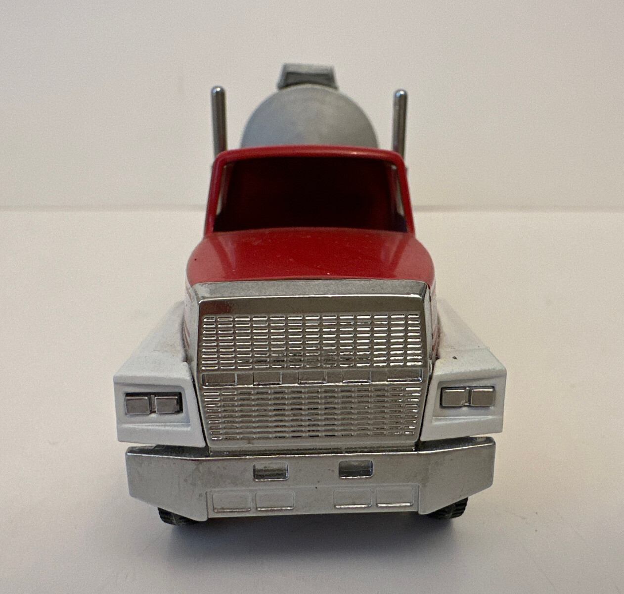 Winross 5th Edition 1/64 Scale 21322 - Ford Tanker Truck - Red/White ...