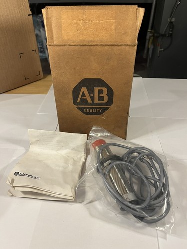 Allen Bradley Ultrasonic Proximity Sensor 873C-D30NP30-E2 A NEW | eBay