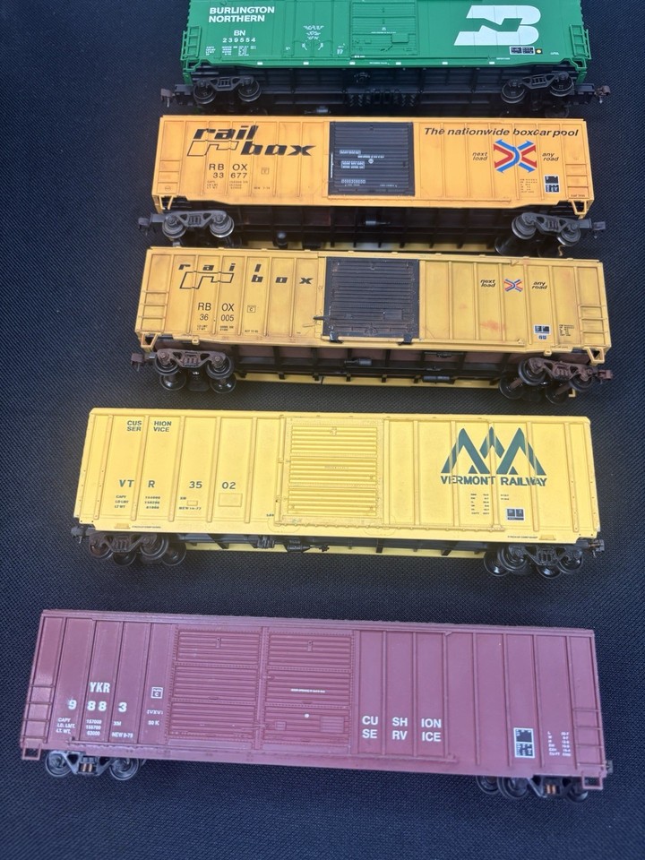 Huge Lot Of Go Scale Modern Freight Box Cars Rail Box And More | eBay