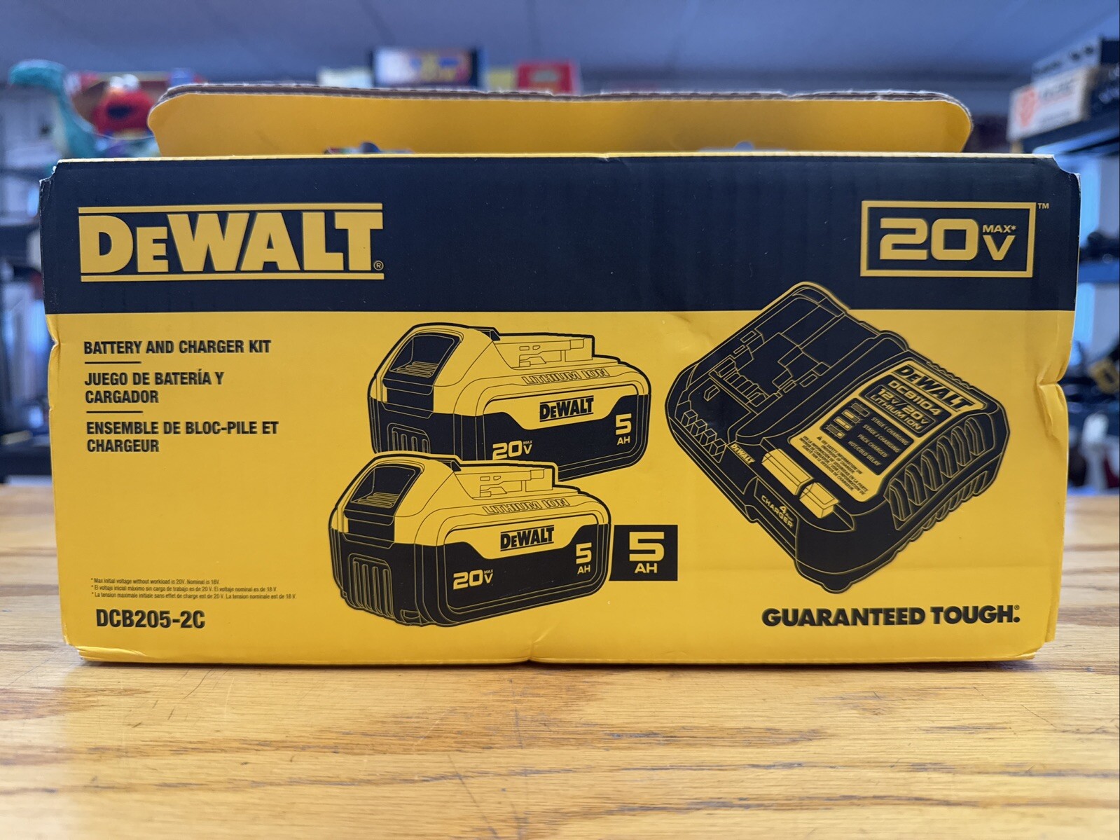 DeWalt DCB205-2C 20V MAX XR Premium Lithium-Ion 5Ah Starter Kit ...