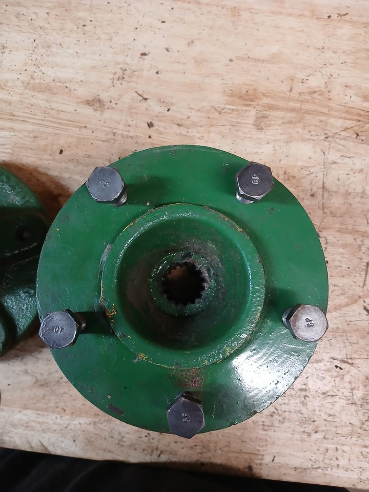 JOHN DEERE 110 112 200 210 212 214 216 REAR AXLE HUBS M11041 $310 each ...