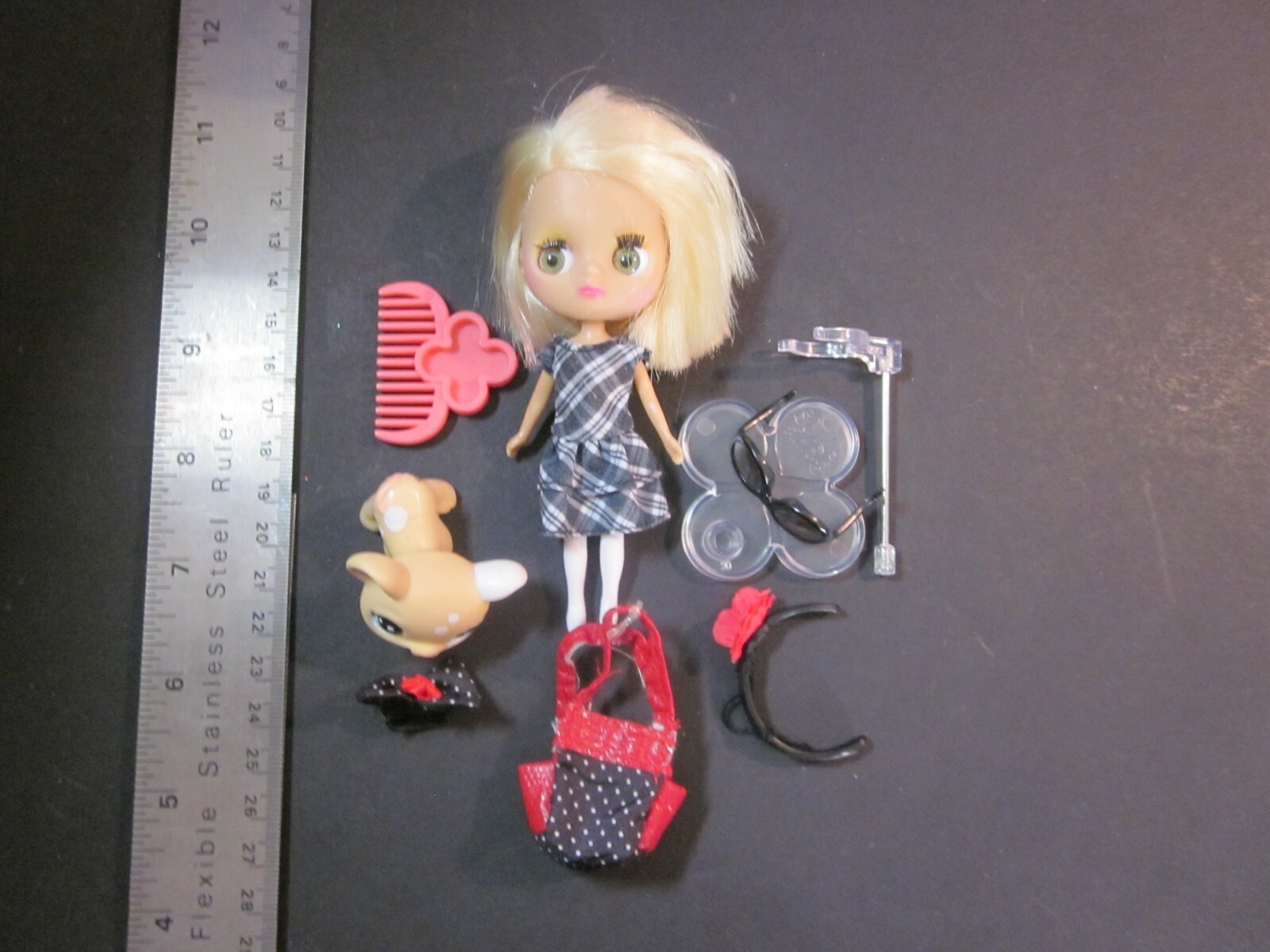 2010 Littlest Pet Shop Buckles & Bows #B2 Blythe Doll #1618 Mouse ...