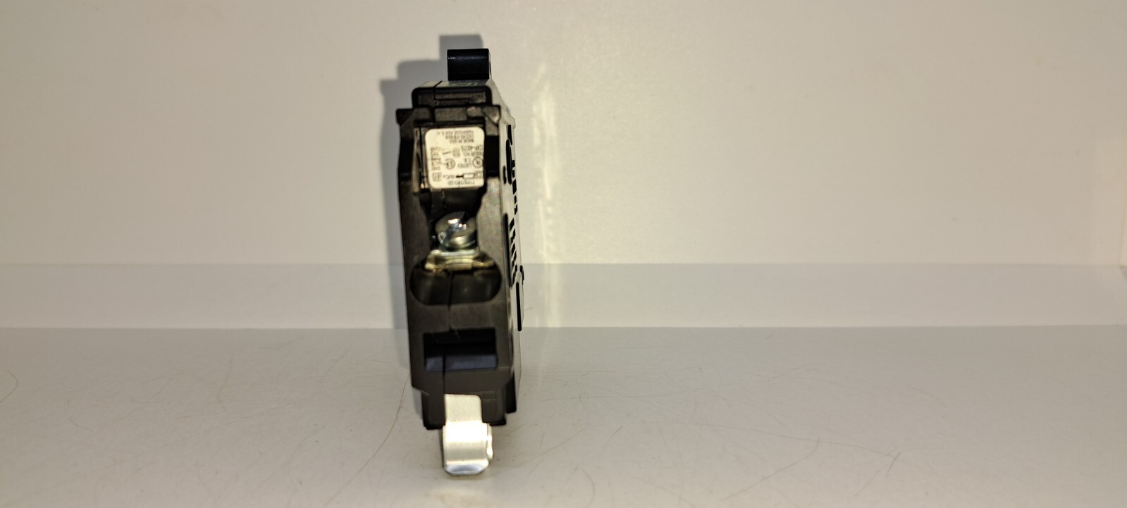 Square D QO115 Type QO 15A 120/240V 1-Pole Breaker QO115 Yellow Face ...