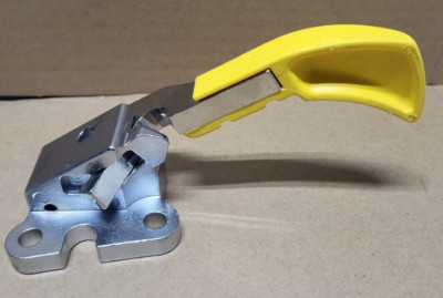 Stryker 1015 Stretcher Siderail Yellow Handle Left Latch Assembly ...