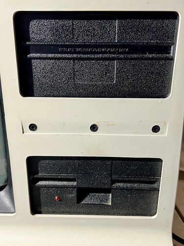 Radio Shack TRS-80 Model 4 Micro Computer Model No. 26-1068, SN 0005524 ...