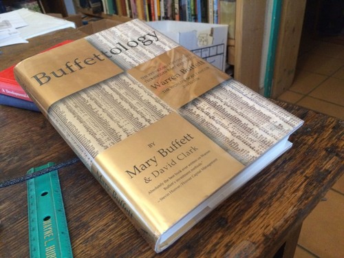 BUFFETTOLOGY Mary Buffett on Warren Buffet's Techniques SIGNED Free US ...