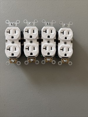 CR20-W qty.4 outlets 20A-125V Brand New | eBay