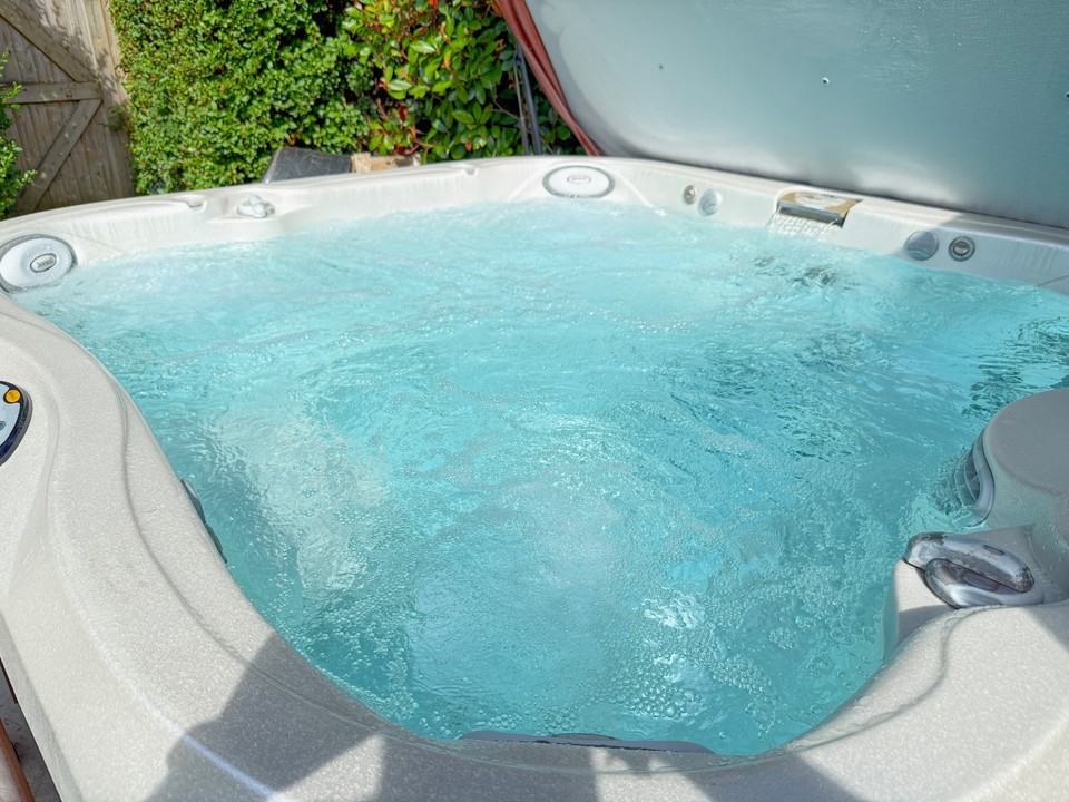 Jacuzzi J385 (2014) Hot Tub | eBay UK