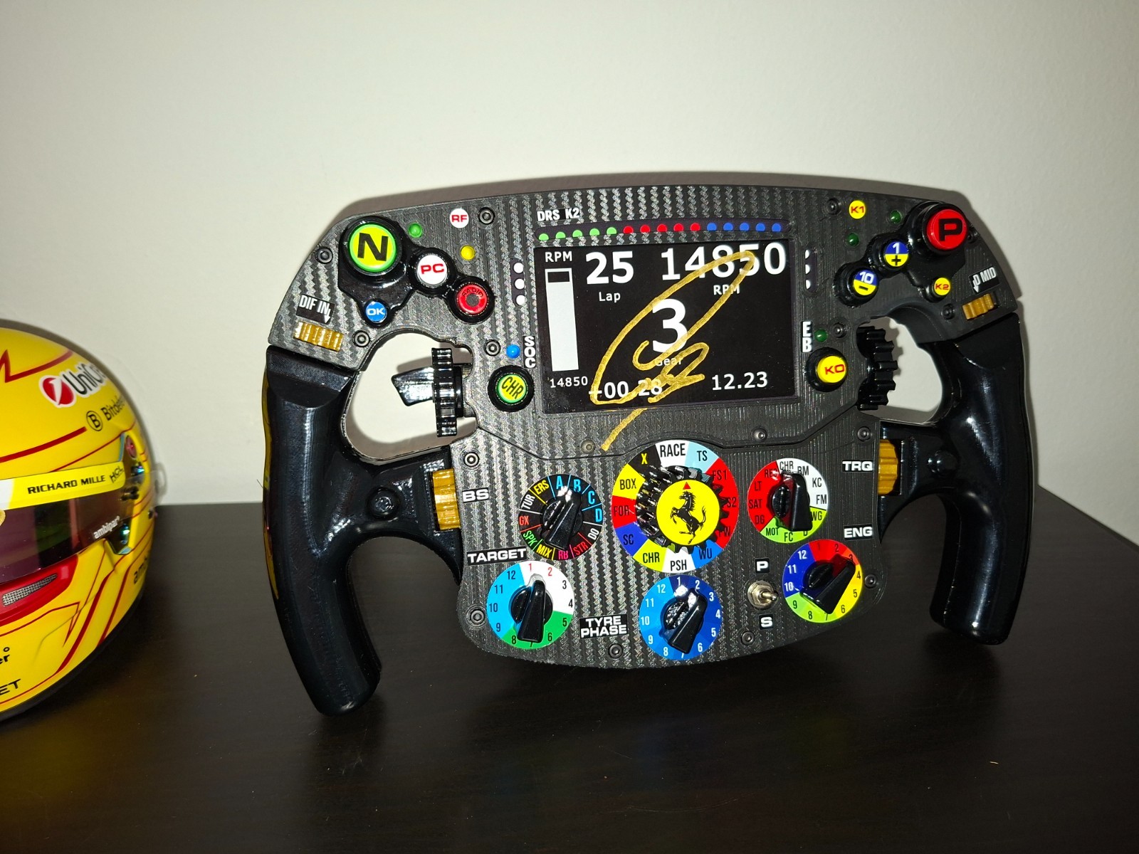 F1 2025 LEWIS HAMILTON SIGNED STEERING WHEEL SCUDERIA FERRARI PROOF ...