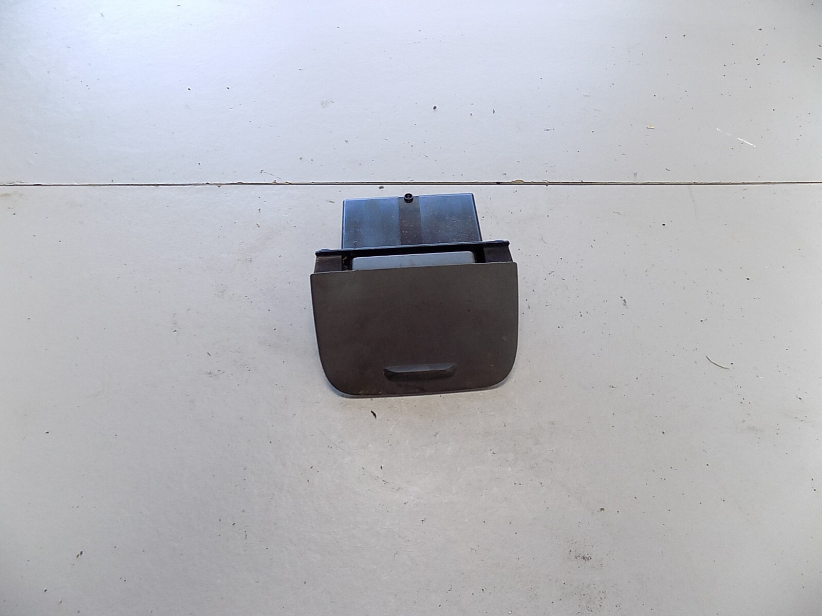 98 99 00 01 02 03 04 Volvo S70 V70 C70 Grey Ashtray | eBay
